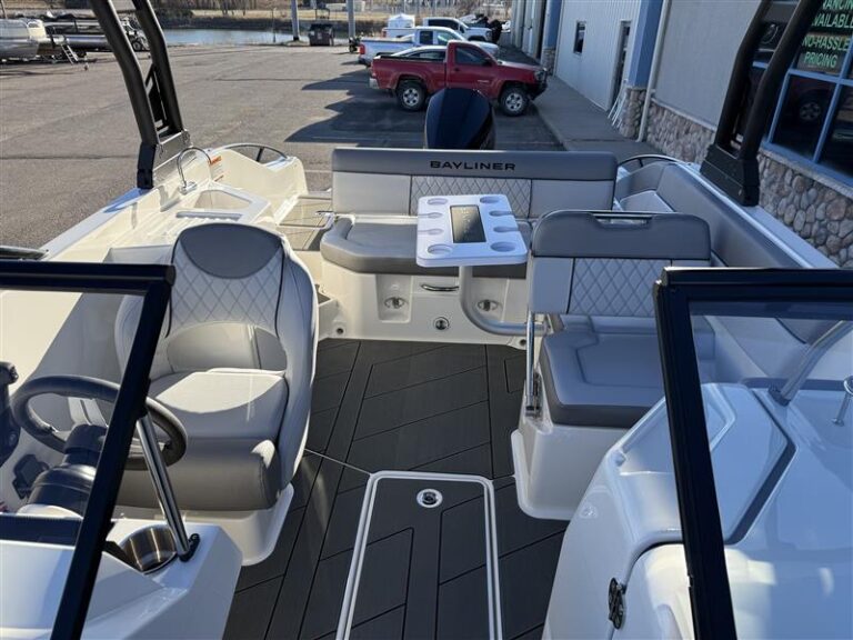 2026 BAYLINER D22 (BLACK) - Beacon Marine Boats